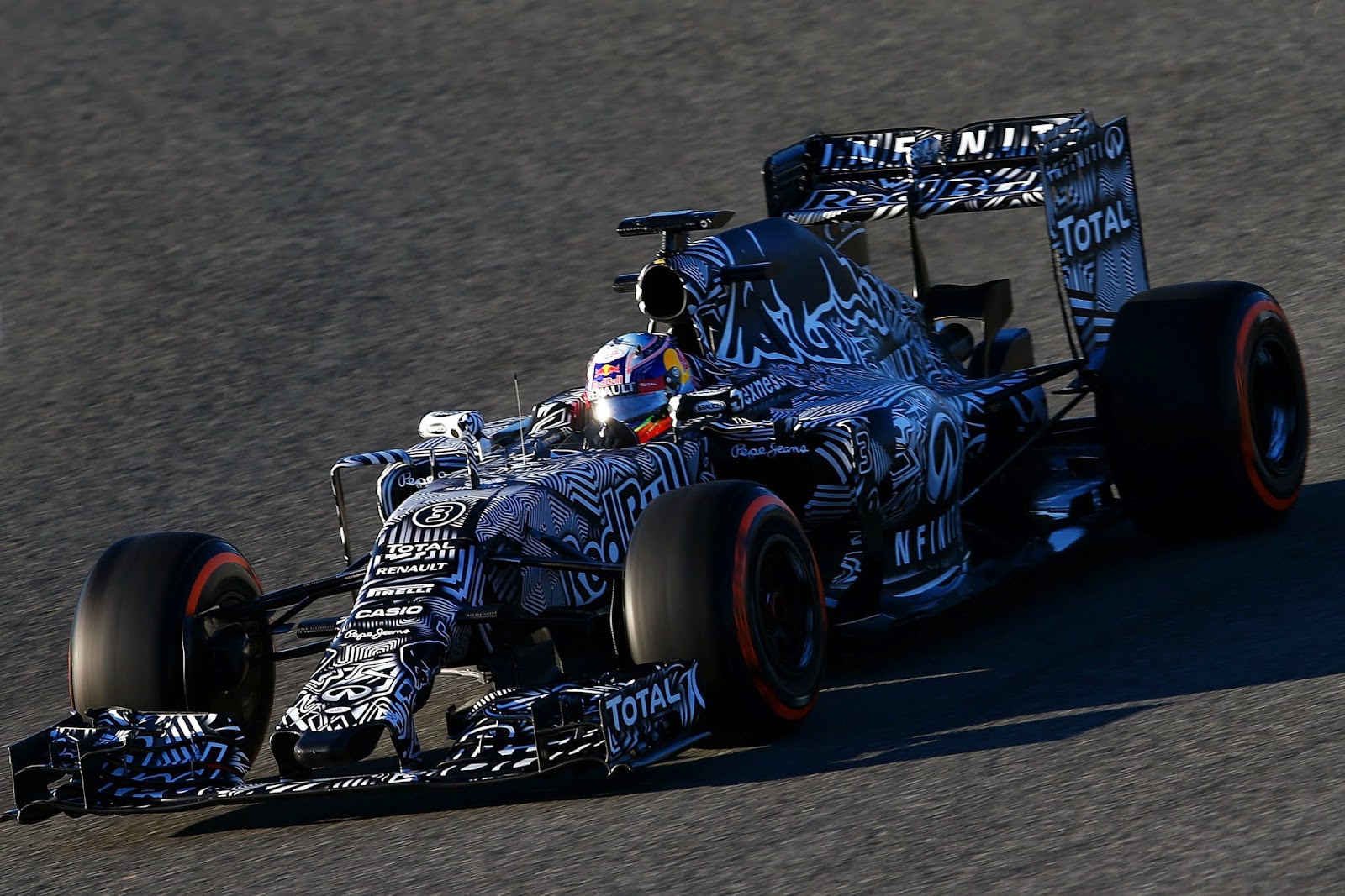 SmallBlog V8: Red Bull RB11 Thinks It's Invisible, Isn't